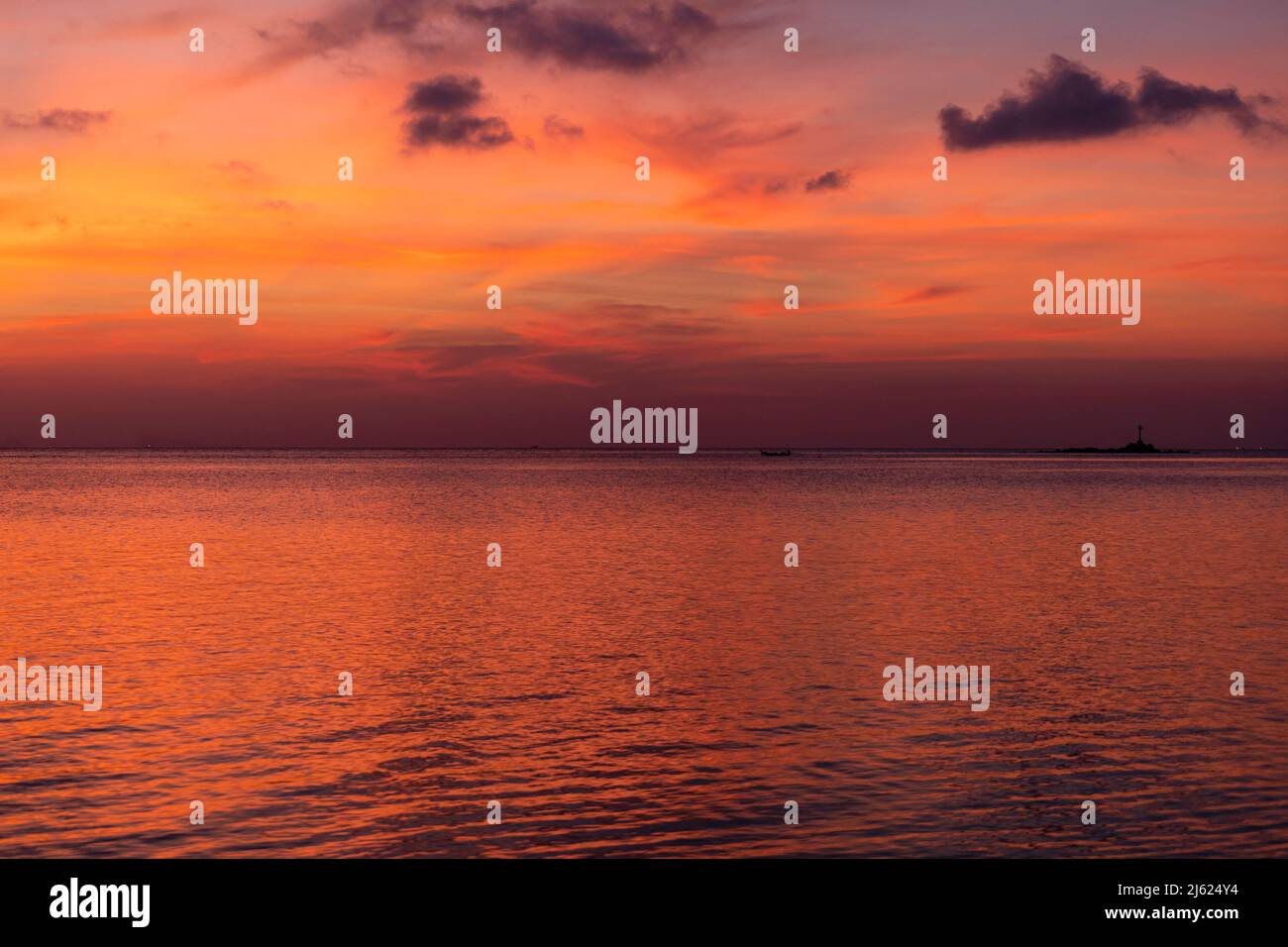 Beautiful sunset over the sea water on the island of Koh Phangan ...