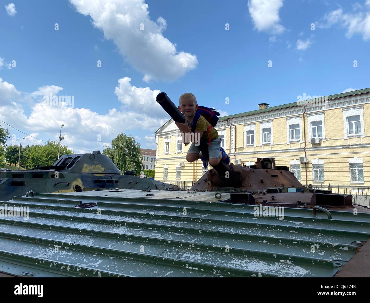 Children playing on army tank hi-res stock photography and images - Alamy
