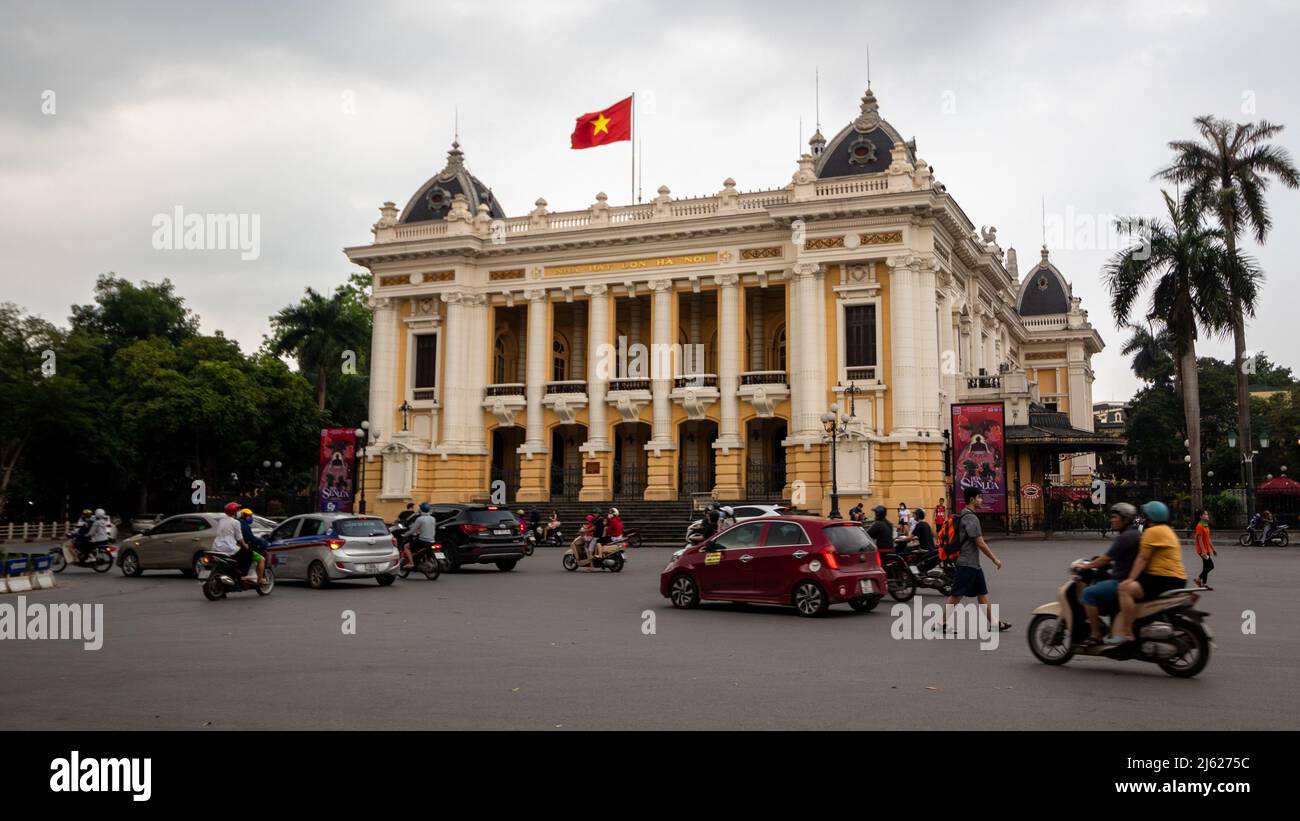 Vietnamese opera hi-res stock photography and images - Alamy