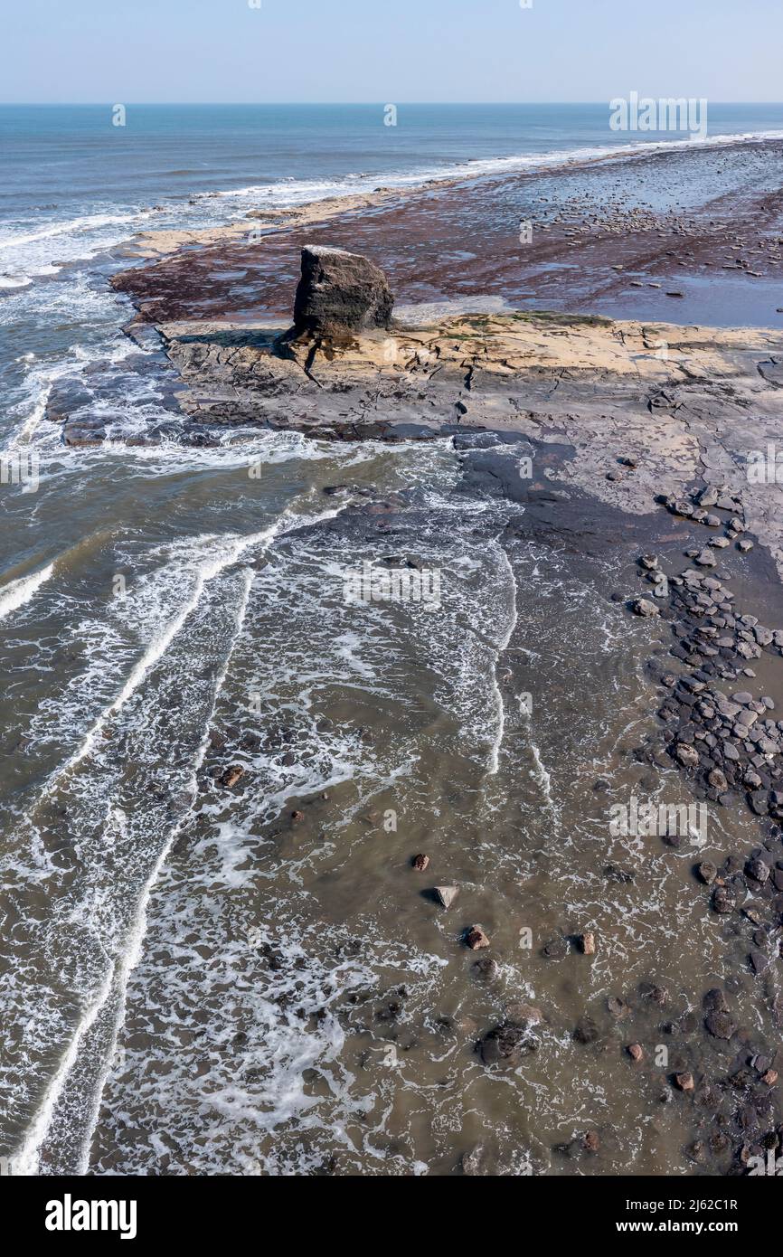 Black Nab at Saltwick Bay Whitby Yorkshire east coast Stock Photo - Alamy