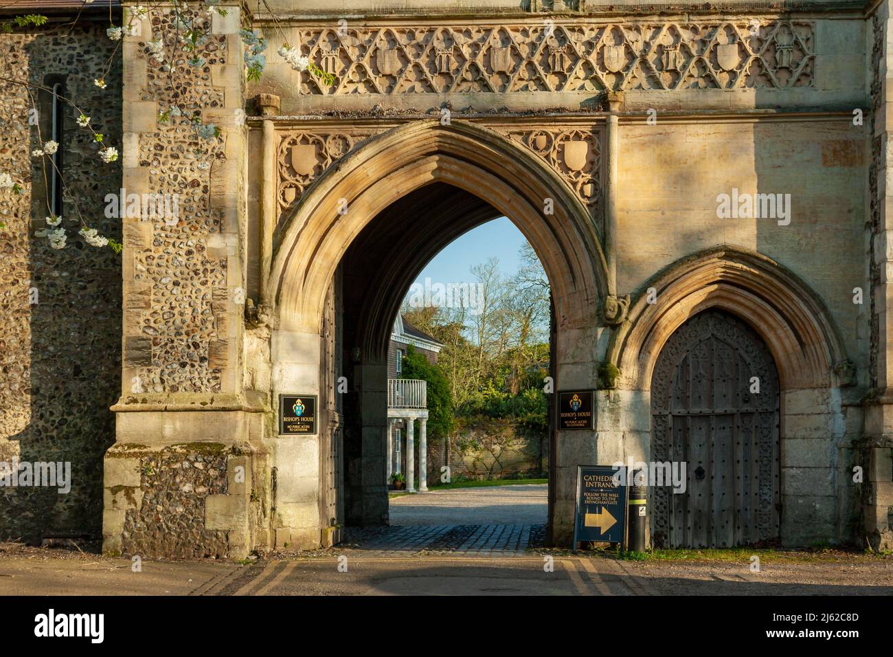 Bishops gate hi-res stock photography and images - Alamy