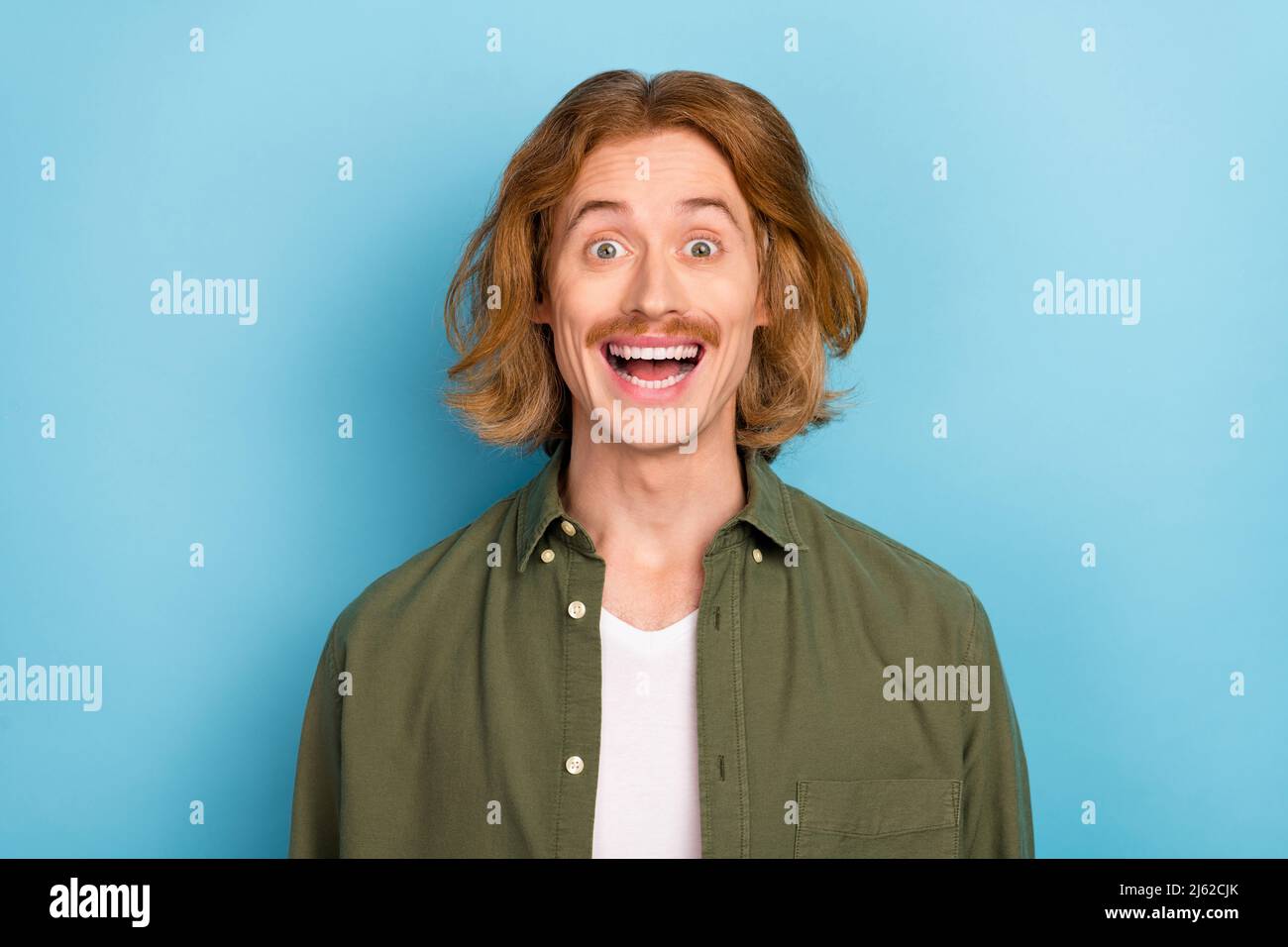 Portrait of attractive funky cheerful amazed red-haired guy great news ...