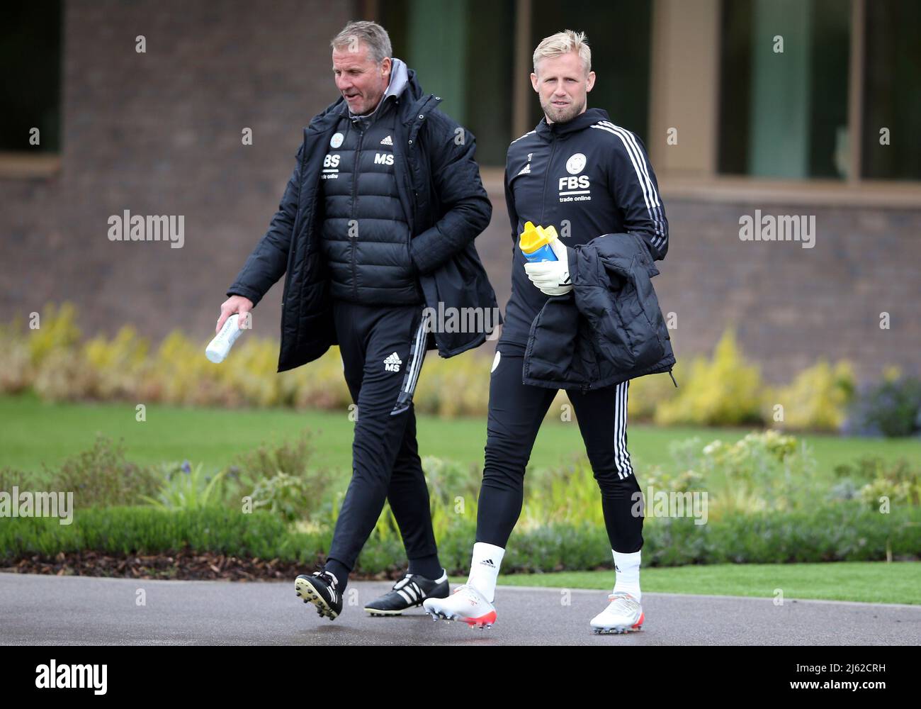 Leicester City goalkeeper Kasper Schmeichel (right) and goalkeeper ...