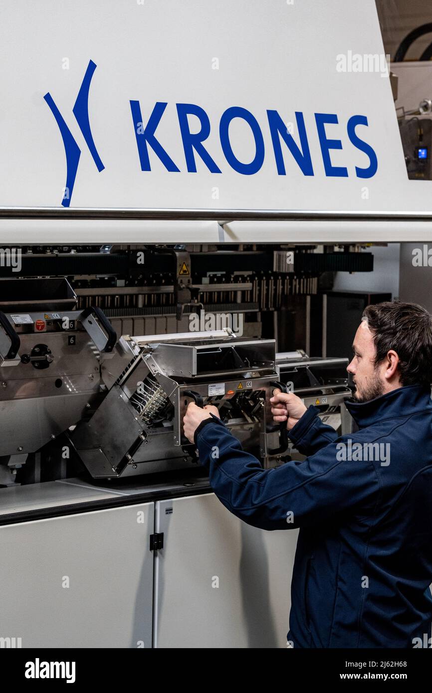 Neutraubling, Germany. 25th Apr, 2022. A Krones AG employee works on a ...