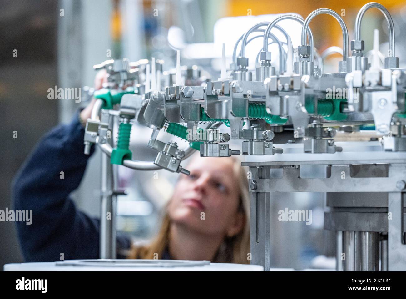 Neutraubling, Germany. 25th Apr, 2022. An employee of Krones AG works ...