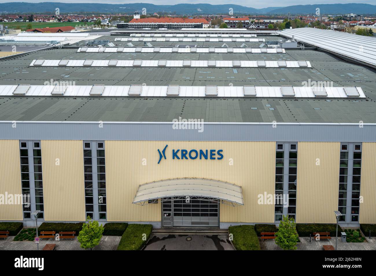 Neutraubling, Germany. 25th Apr, 2022. Production building at the ...