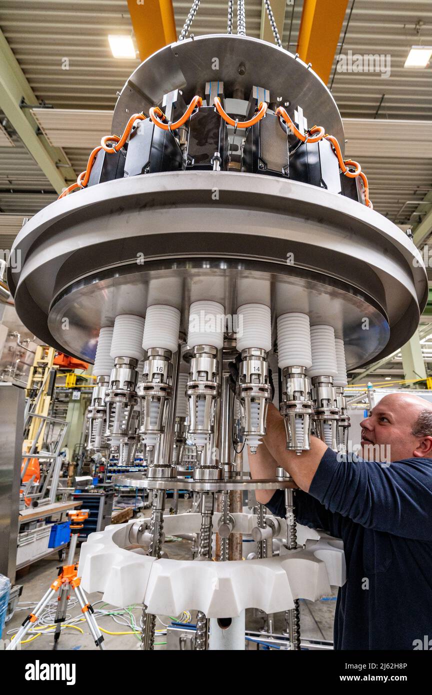 Neutraubling, Germany. 25th Apr, 2022. A Krones AG employee works on a ...