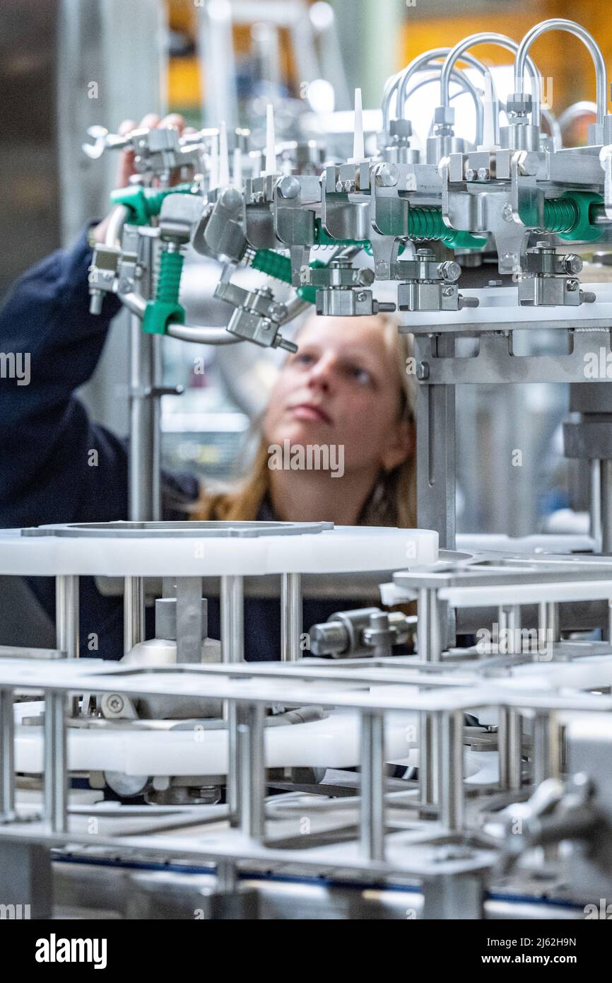 Neutraubling, Germany. 25th Apr, 2022. An employee of Krones AG works ...