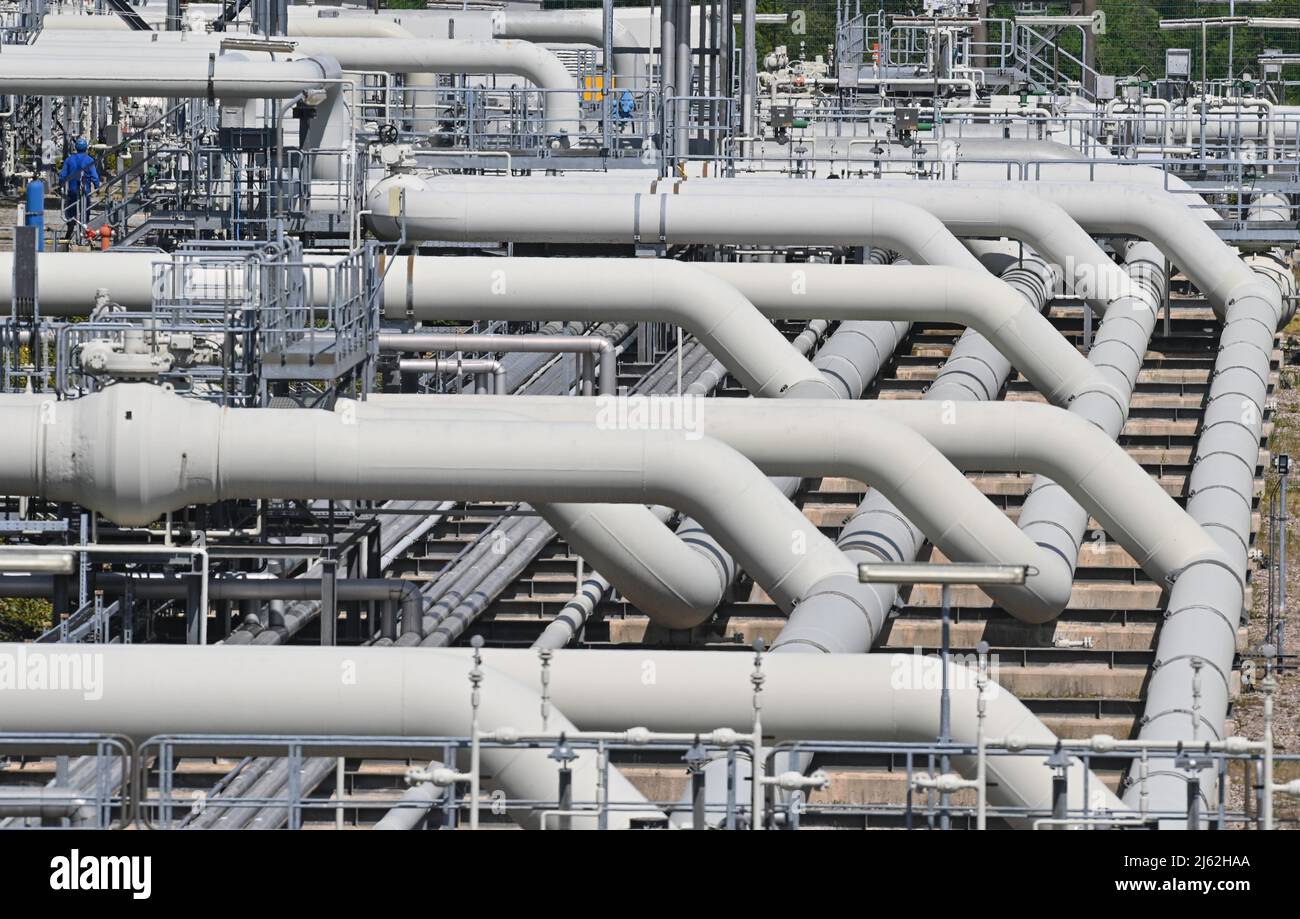 27 April 2022, Brandenburg, Mallnow: The Mallnow natural gas compressor ...