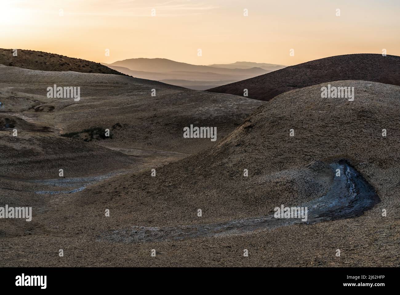 Break in the ridge of the mountain range hi-res stock photography and ...