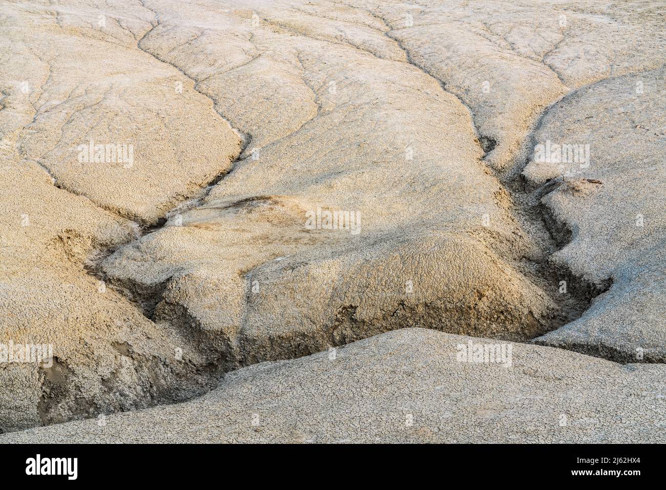 Break in the ridge of the mountain range hi-res stock photography and ...