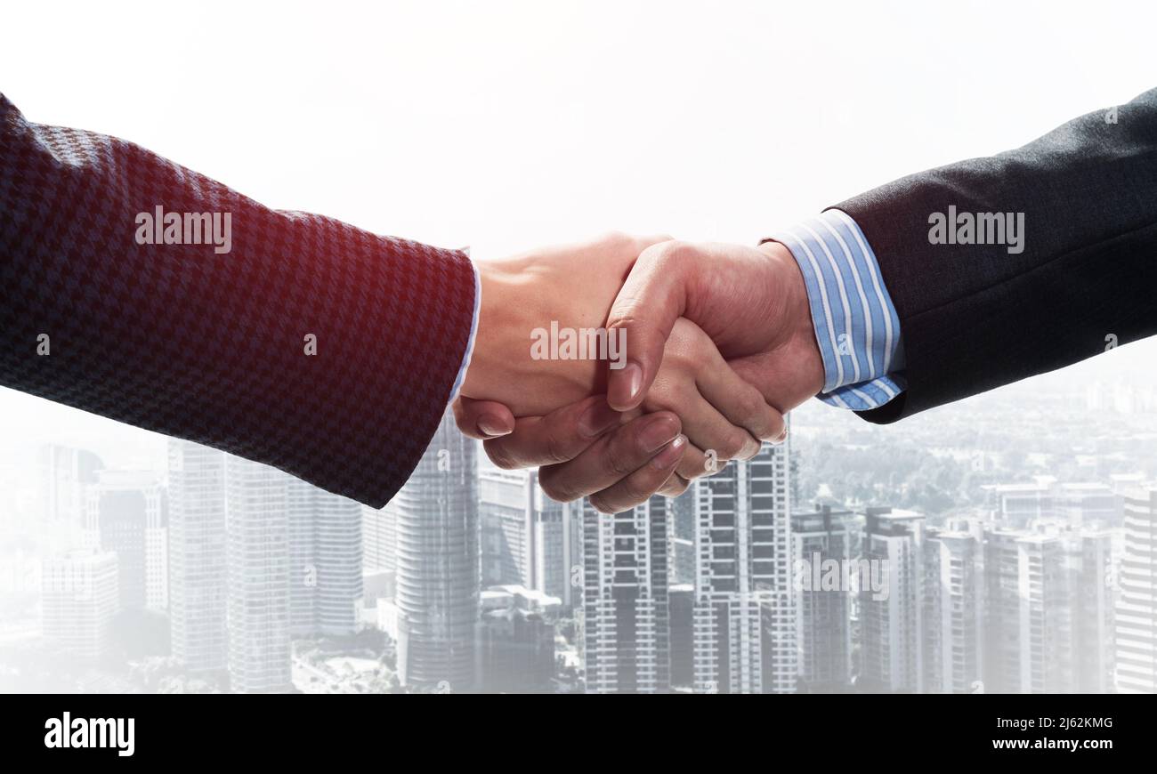 Close-up of the handshake of businessmen Stock Photo - Alamy