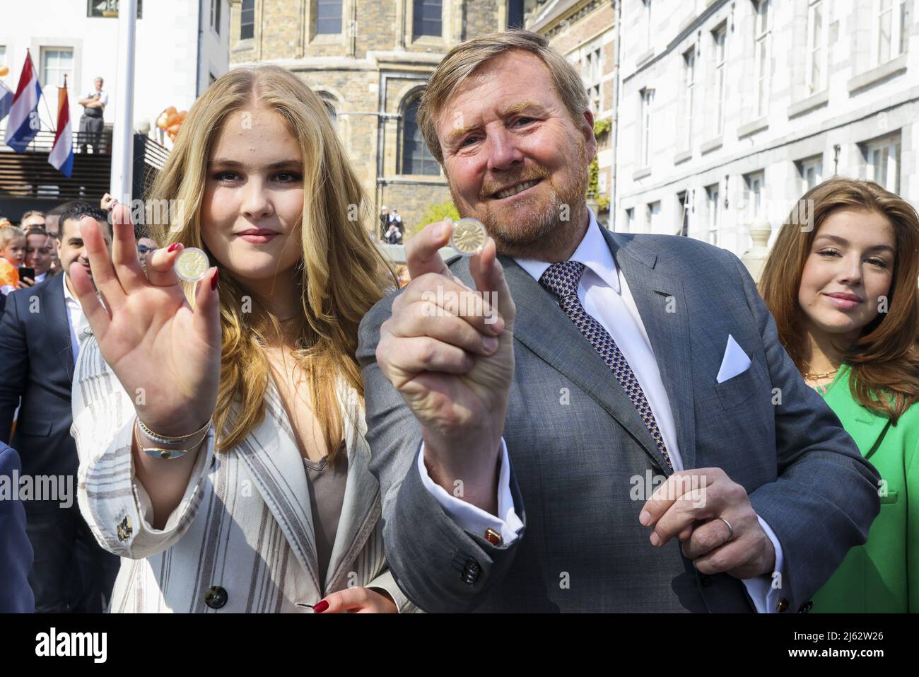 2022-04-27 11:41:08 MAASTRICHT - Princess Amalia and King Willem ...