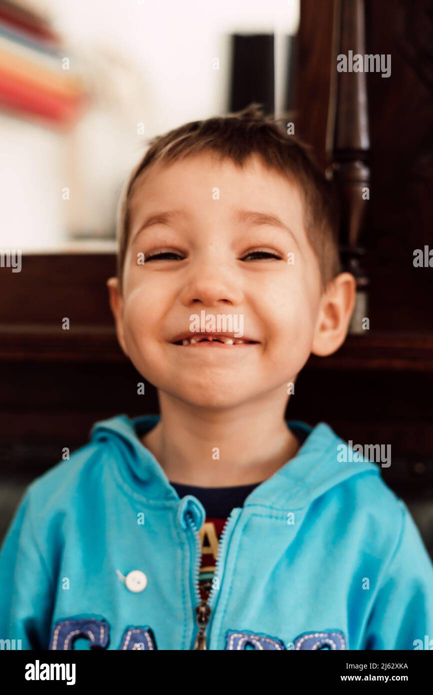 Without front teeth hi-res stock photography and images - Alamy