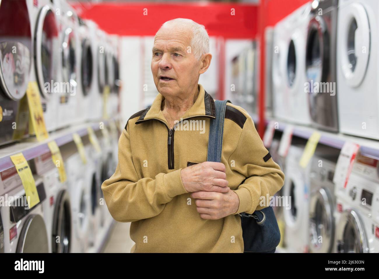 Domestic appliance market hi-res stock photography and images - Alamy
