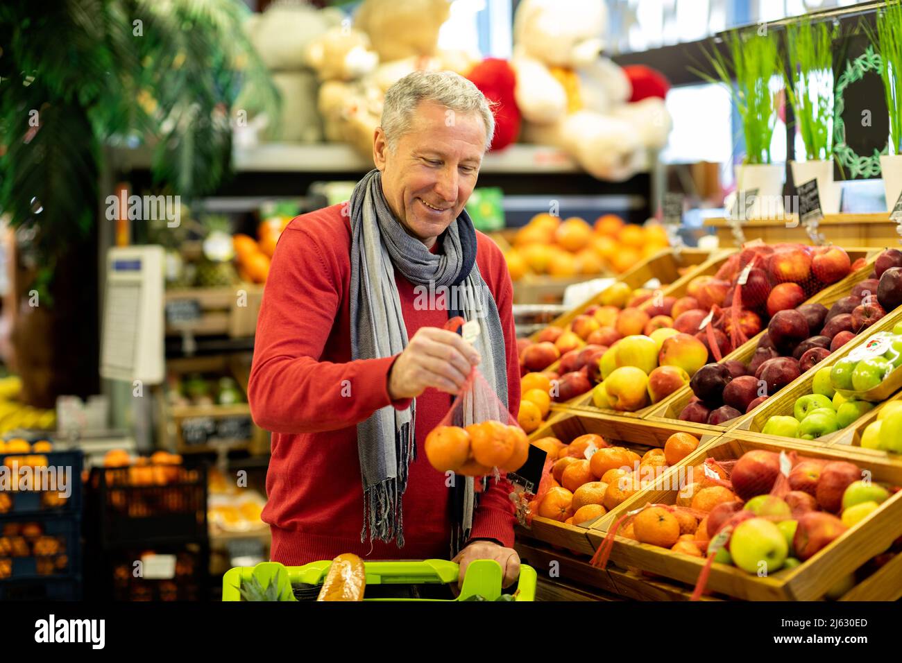 Customer purchasing hi-res stock photography and images - Alamy