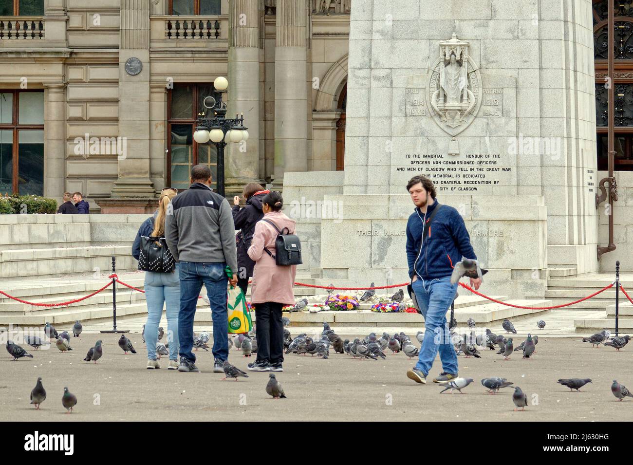Glasgow, Scotland, UK 27th April, 2022. Pigeon infestation continues to ...