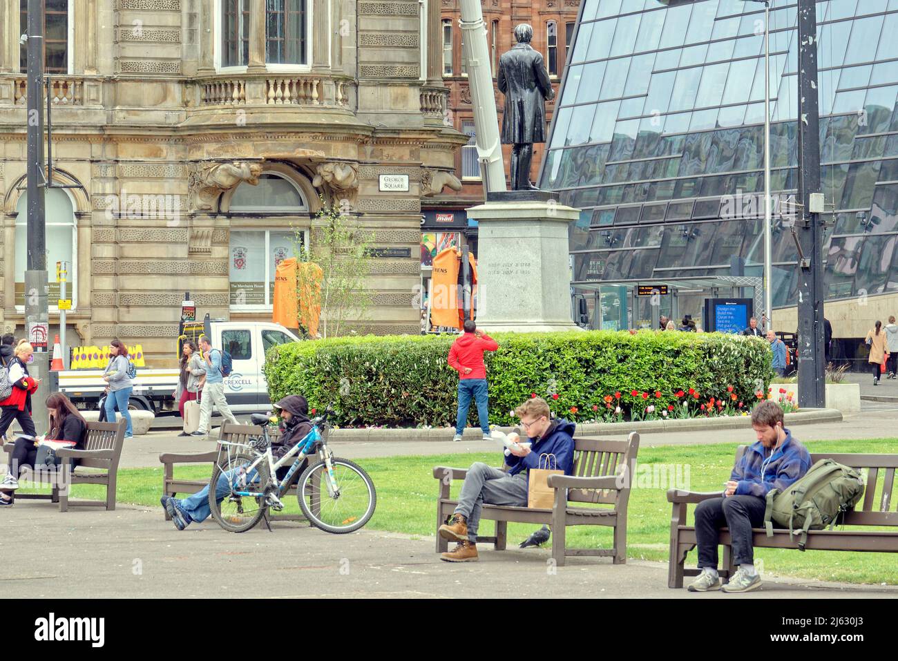 Glasgow, Scotland, UK 27th April, 2022. Pigeon infestation continues to ...