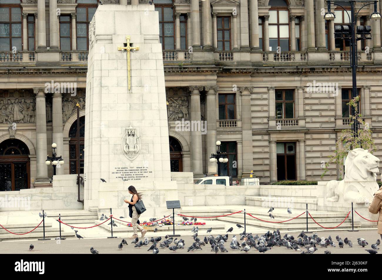 Glasgow, Scotland, UK 27th April, 2022. Pigeon infestation continues to ...