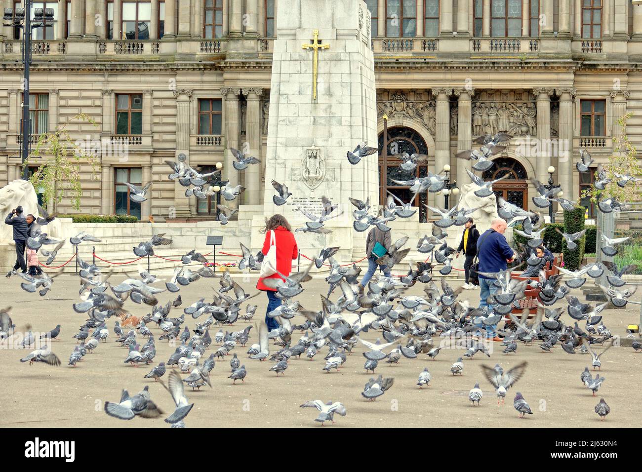 Glasgow, Scotland, UK 27th April, 2022. Pigeon infestation continues to ...