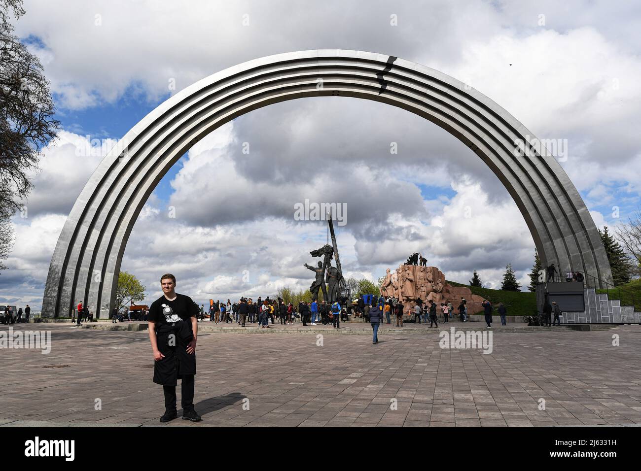 Workers dismantle the soviet union monument that symbolizes the ...