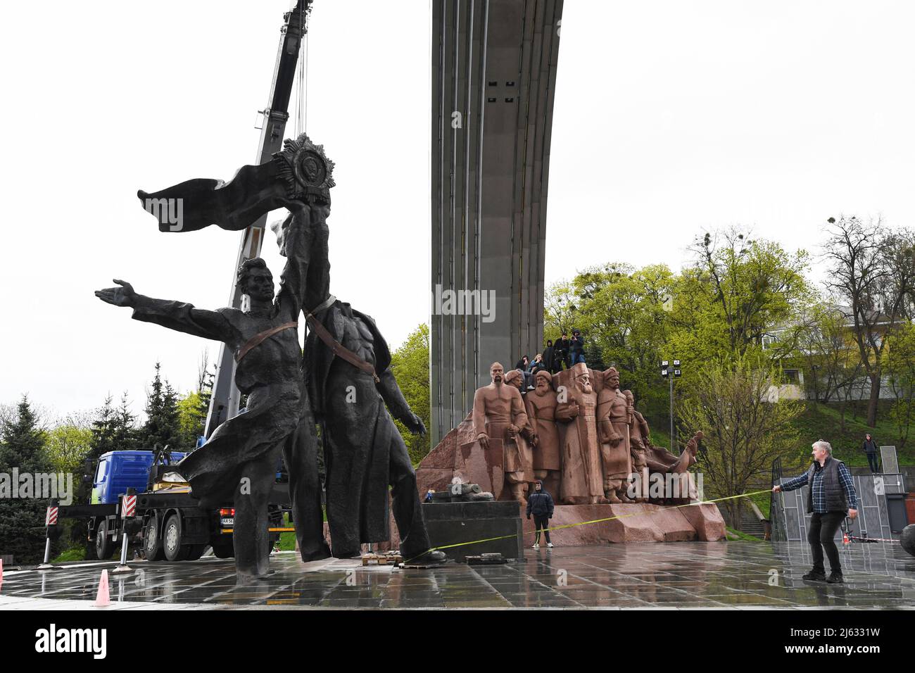 Workers dismantle the soviet union monument that symbolizes the ...