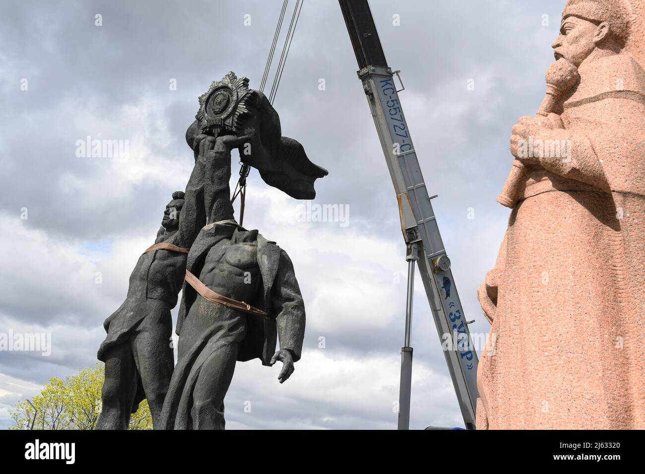 Workers dismantle the soviet union monument that symbolizes the ...