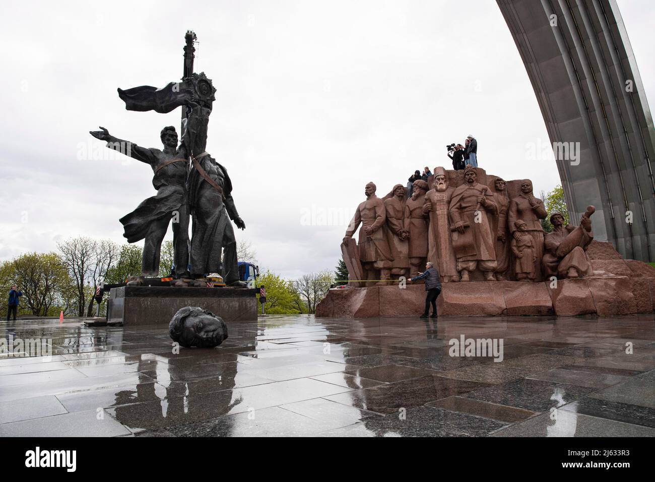 Workers dismantle the soviet union monument that symbolizes the ...
