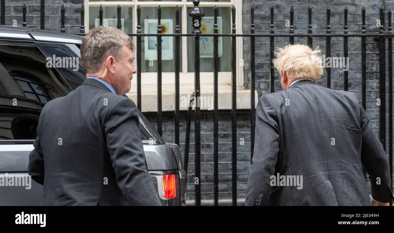 Prime minister boris johnson back in 10 downing street hi-res stock ...