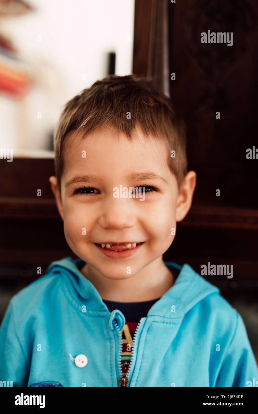 Without front teeth hi-res stock photography and images - Alamy
