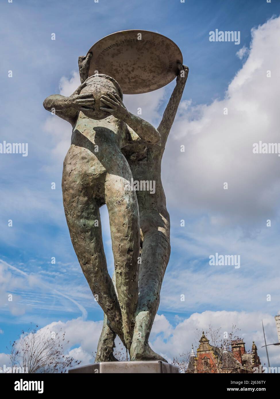 Sculptures dedicated to the art of pottery at the entrance to the ...