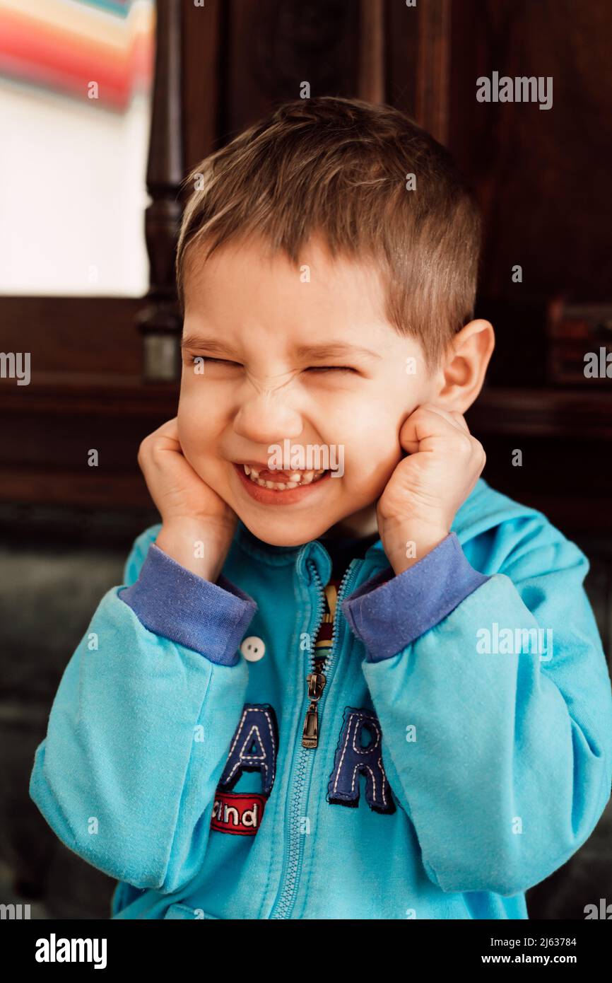 Small child boy without front teeth angry Stock Photo - Alamy