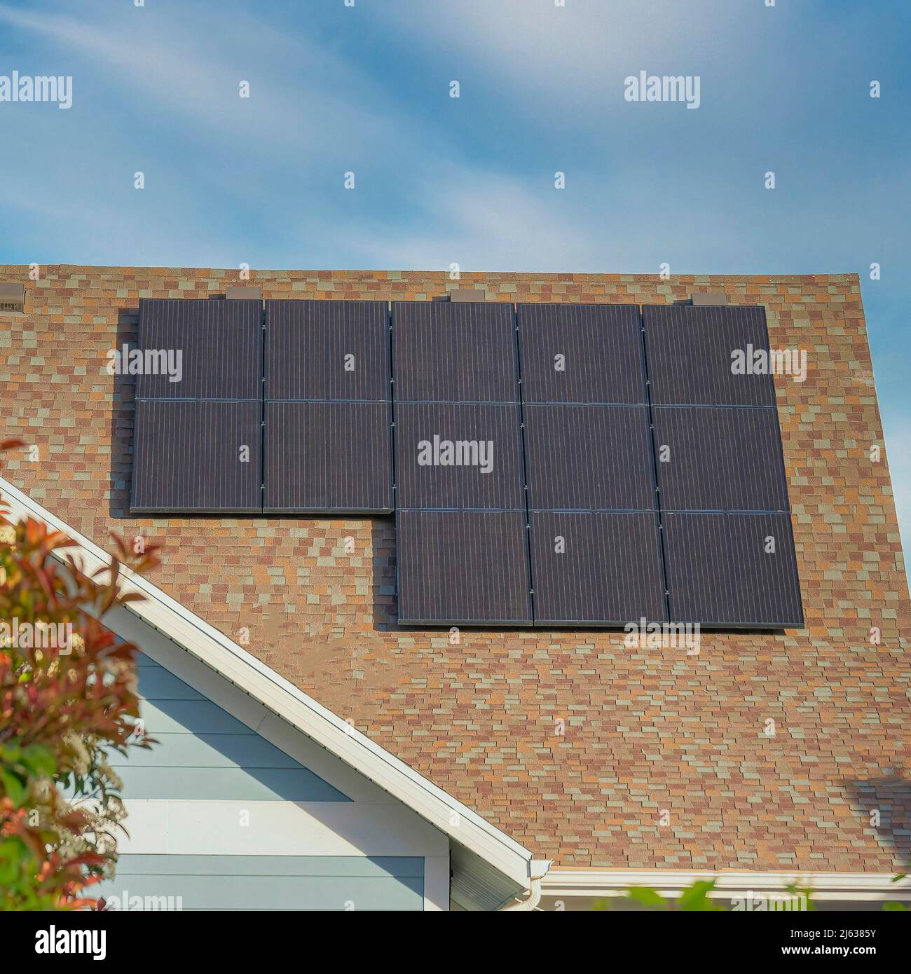 Asphalt composite shingles hi-res stock photography and images - Alamy