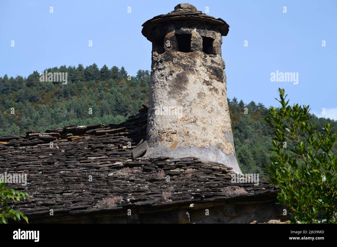 Traditional architecture in the Aragonese Pyrenees Stock Photo - Alamy