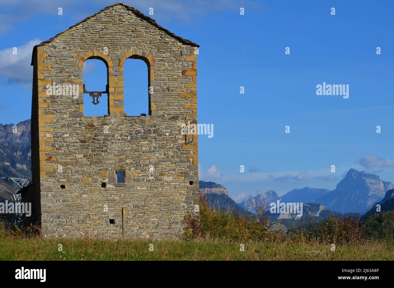 Traditional architecture in the Aragonese Pyrenees Stock Photo - Alamy