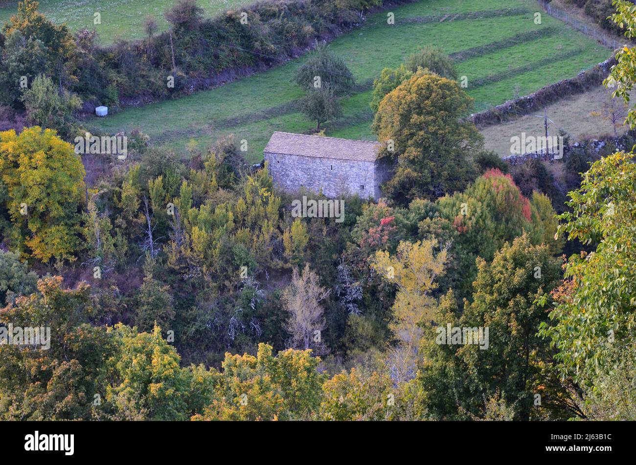 Traditional architecture in the Aragonese Pyrenees Stock Photo - Alamy