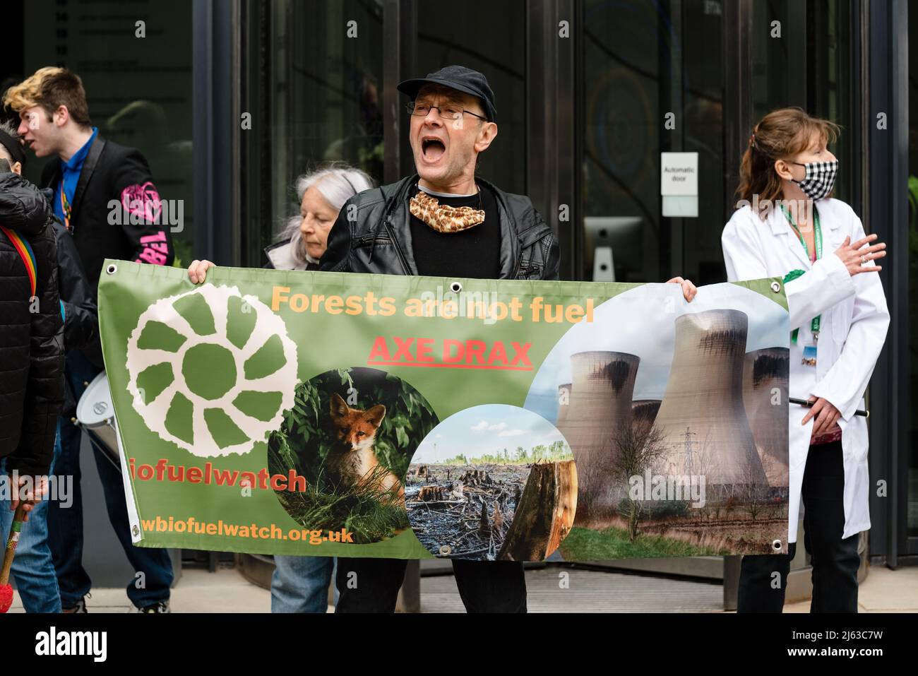 London, UK. 27 April 2022. Environmental campaigners protest at the ...