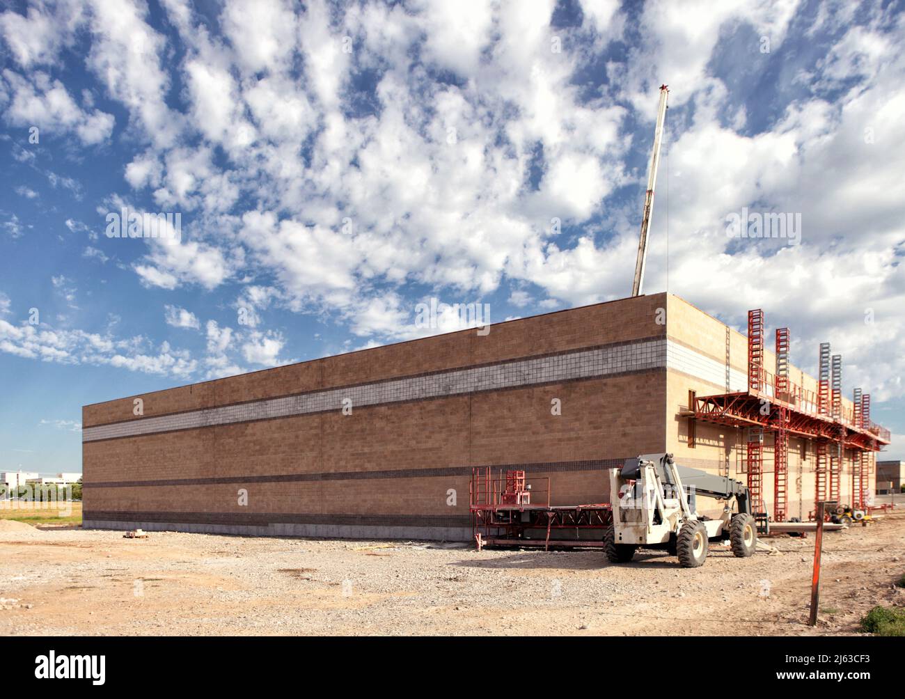 Scaffolding around a building block hi-res stock photography and images ...