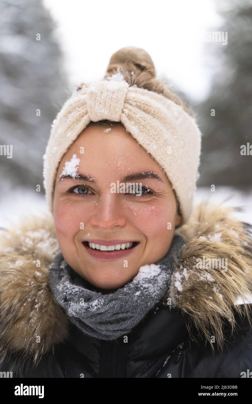 Girl enjoying snowfall hi-res stock photography and images - Alamy