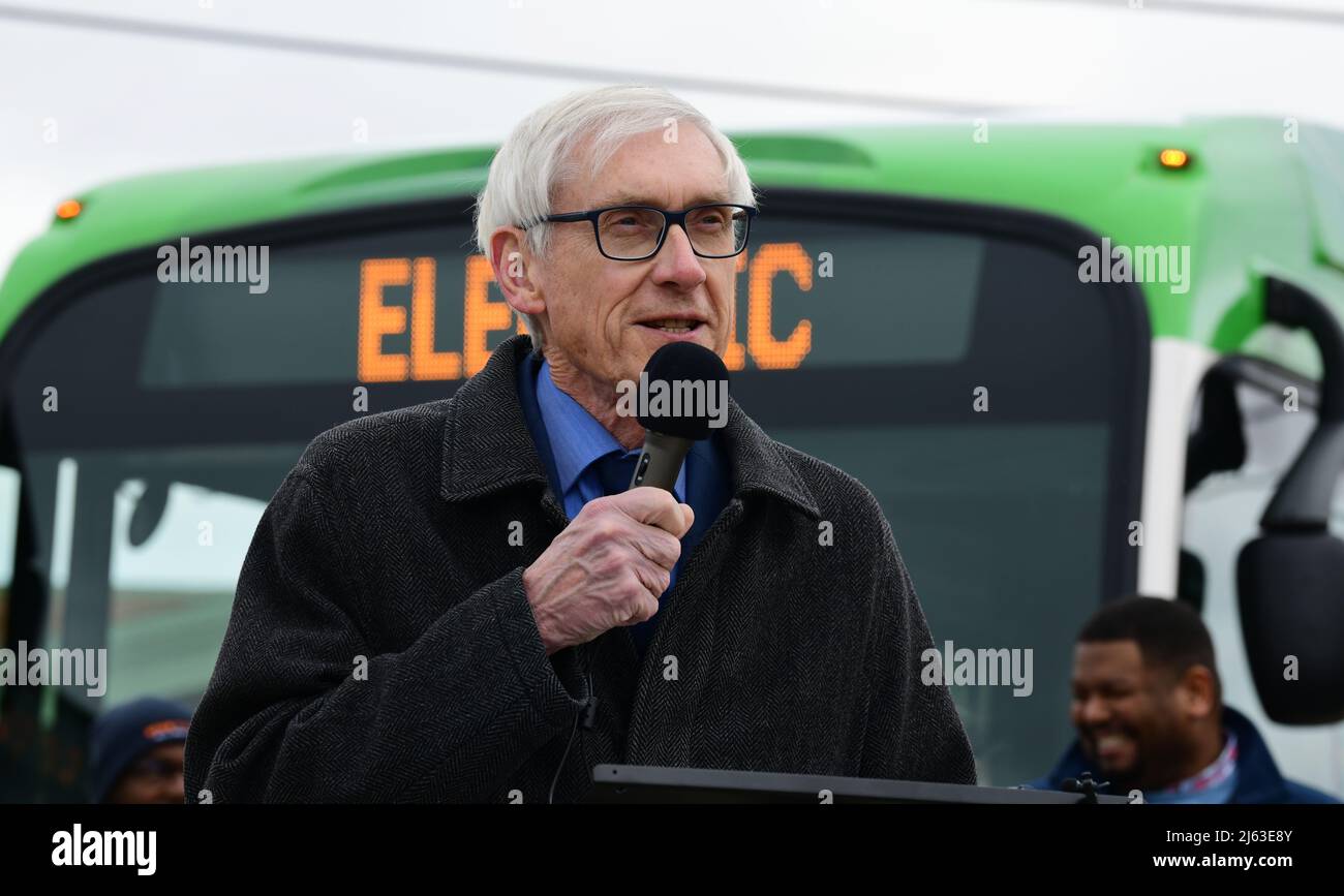 Racine, Wisconsin, USA. 27th Apr, 2022. WisconsIn GOV. TONY EVERS helps ...