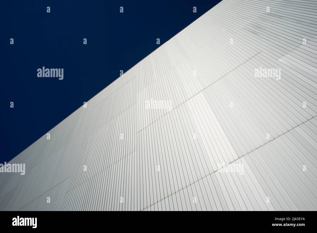 Steel cladding hi-res stock photography and images - Alamy