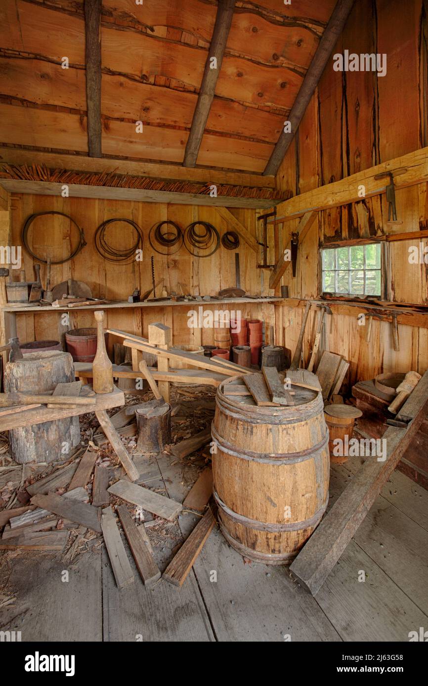 Barrel maker hi-res stock photography and images - Alamy