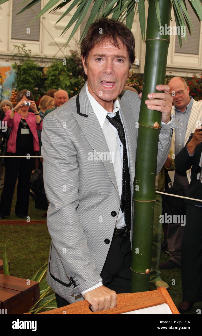 London, UK. Sir Cliff Richard at the RHS Chelsea Flower Show Press and ...