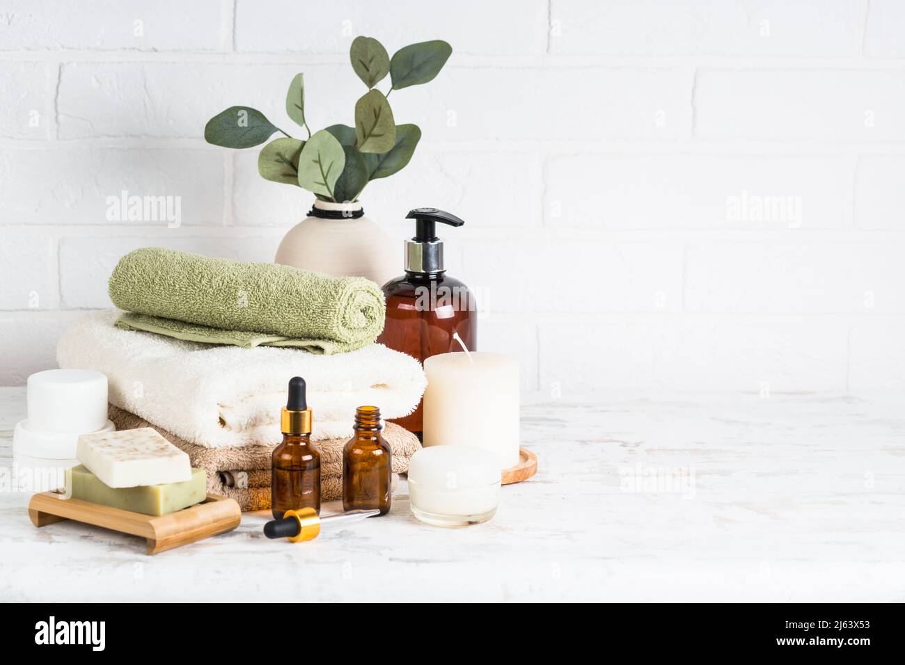 Spa background in white spa salon or bathroom Stock Photo - Alamy
