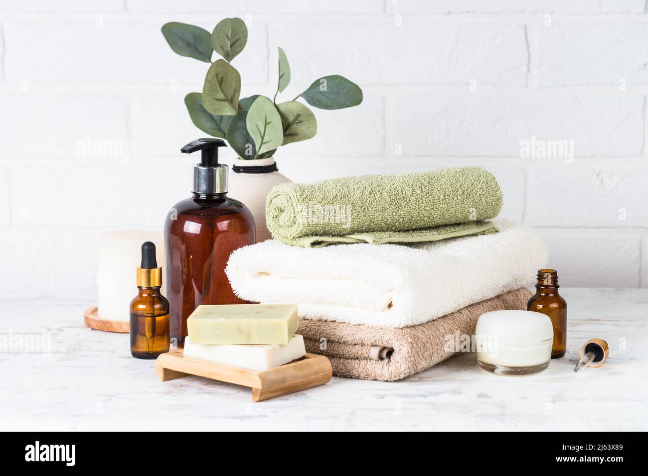 Spa background in white spa salon or bathroom Stock Photo - Alamy