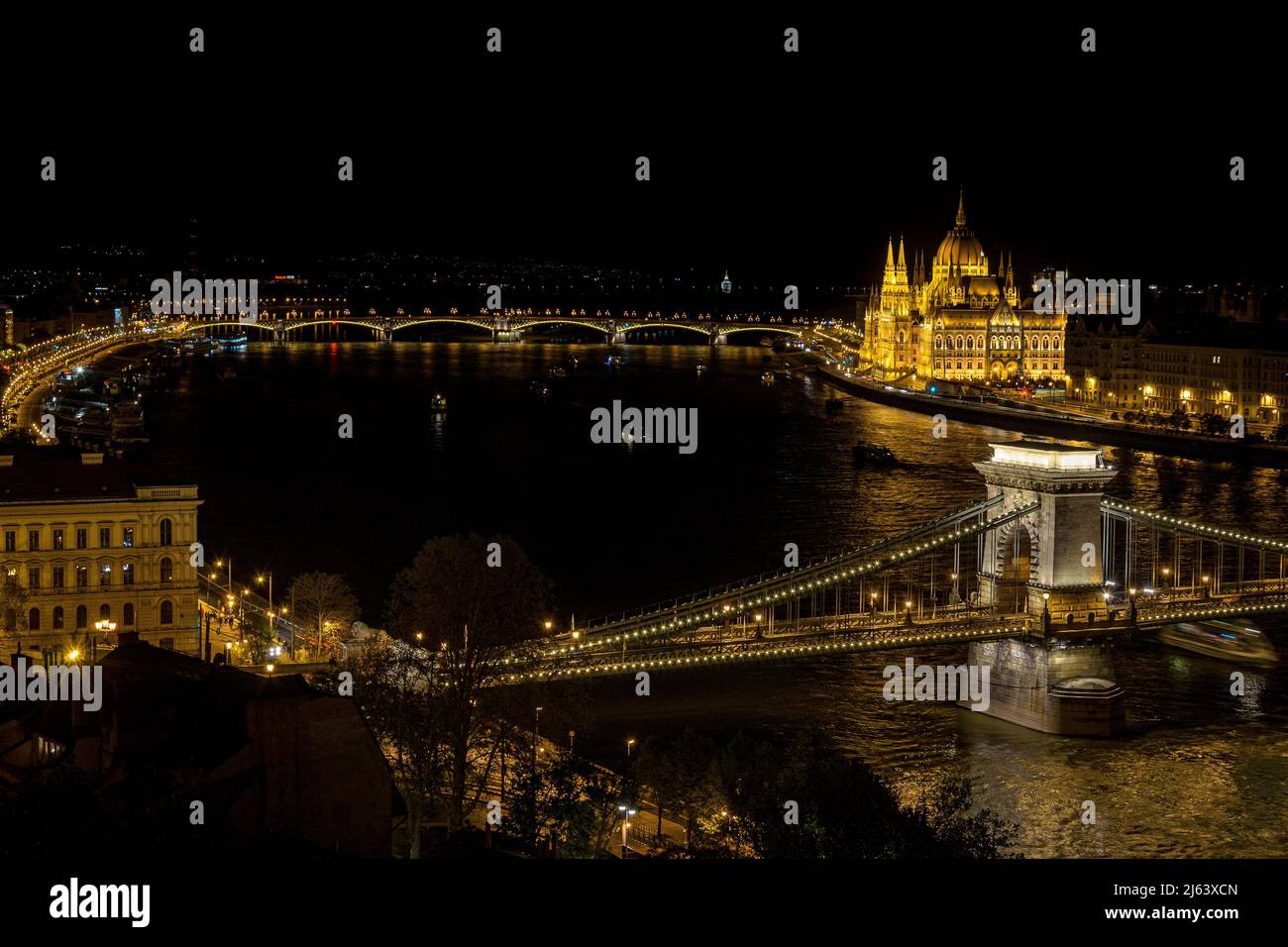 Budapest city landscape with the Chain bridge over the Danube river and ...