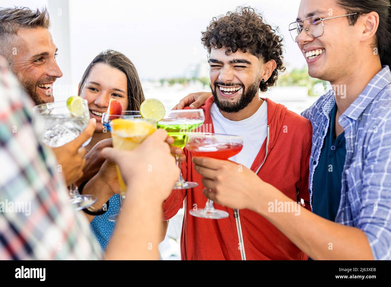 Group friends female beach and drink hi-res stock photography and ...