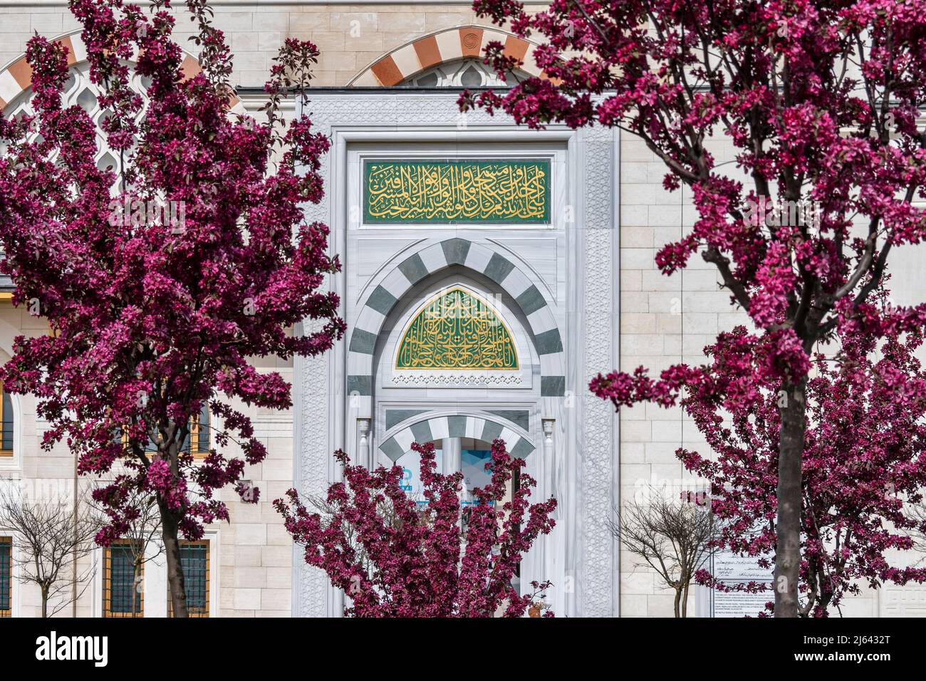 The Grand Camlica Mosque in Uskudar District of Istanbul, Turkey Stock ...