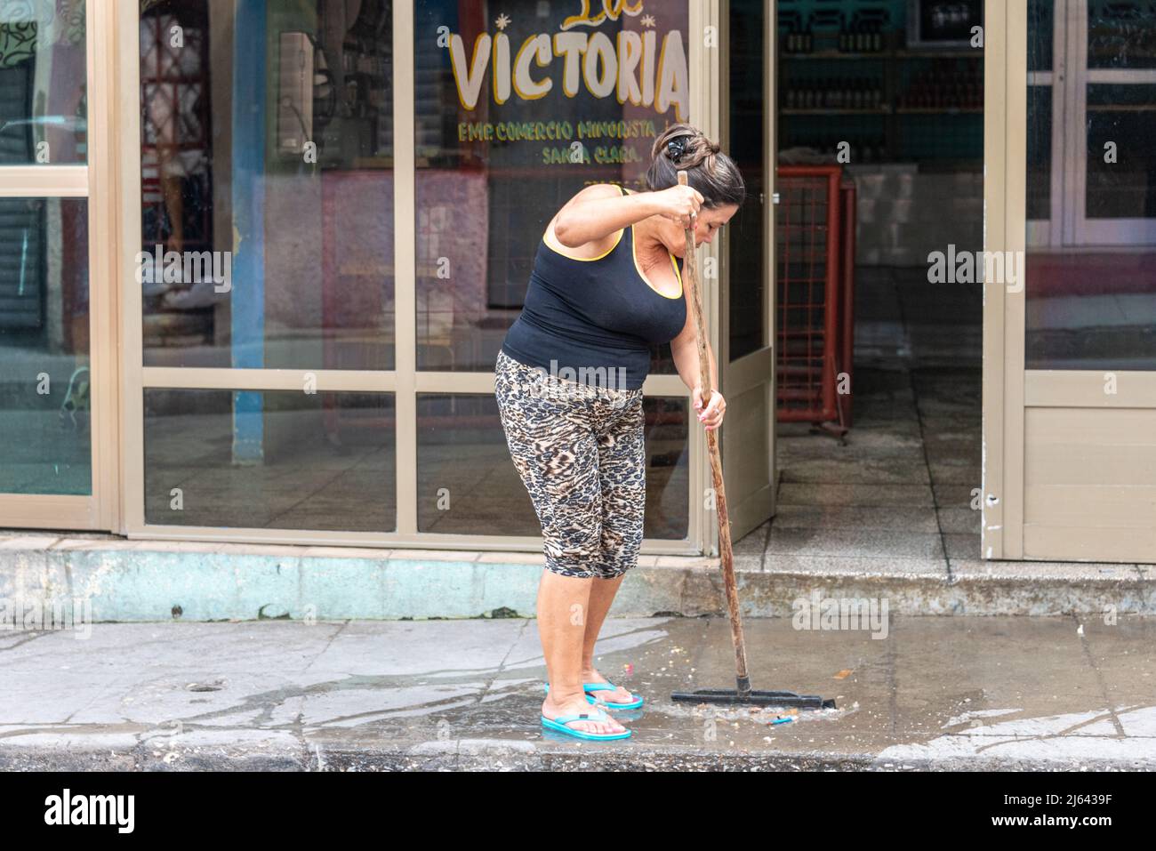 Cleaning cuba cuban cuban hi-res stock photography and images - Alamy