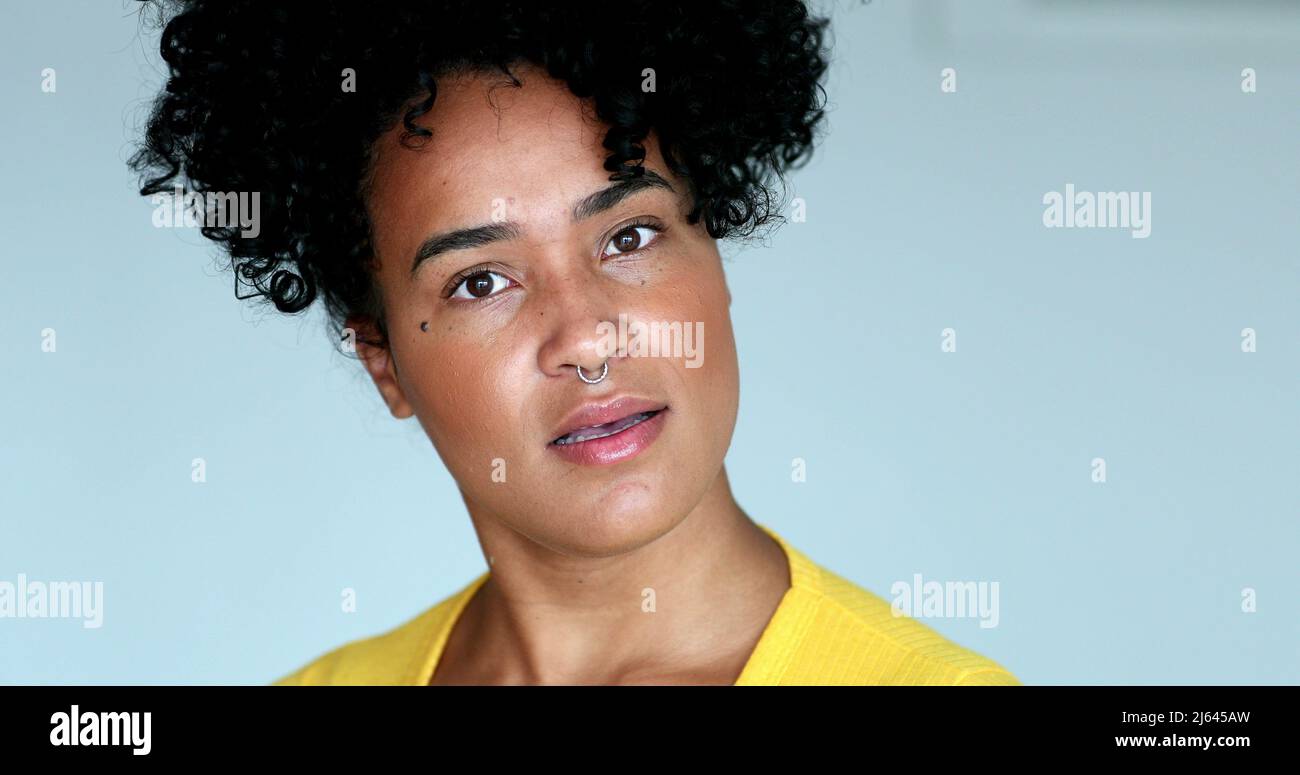 Black woman shock surprise reaction Stock Photo - Alamy